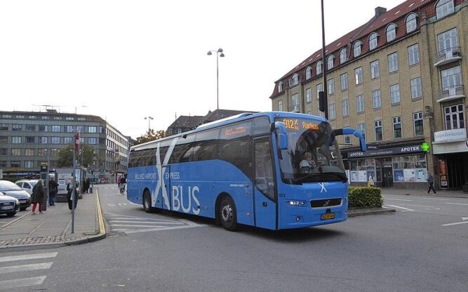 How to get from Billund Airport to Aarhus
