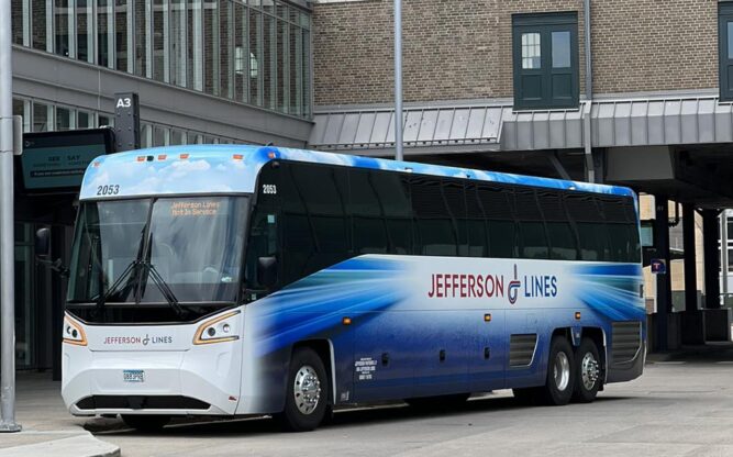How to get from Sioux Falls Airport to the University of South Dakota