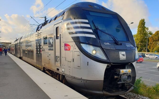 How to get from Rennes Airport to Rennes train station