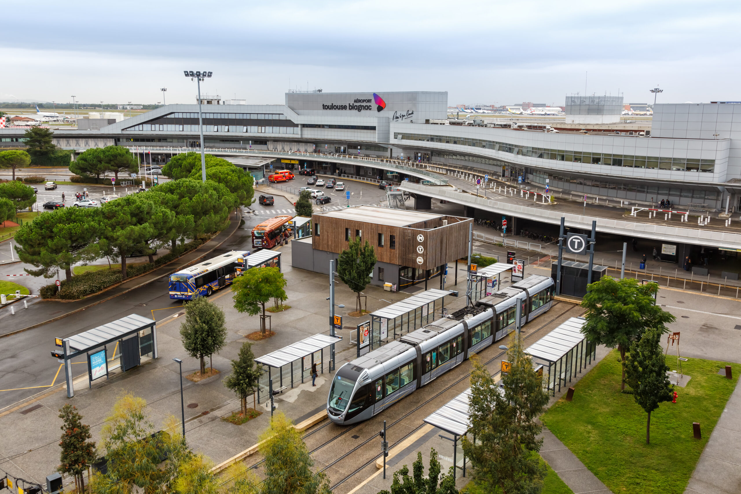 Toulouse Airport: Terminals, Parking, Lounges & Nearby Hotels