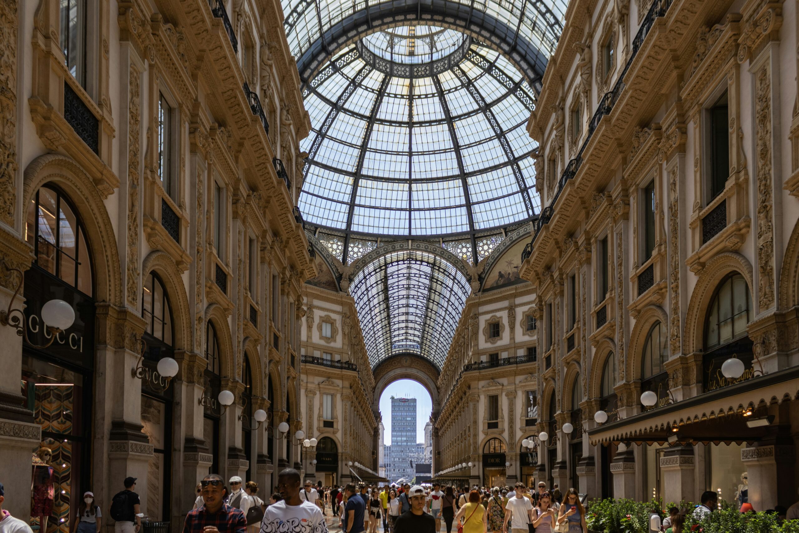 Milan Malpensa Airport Transfers for Wedding Parties | Book Online